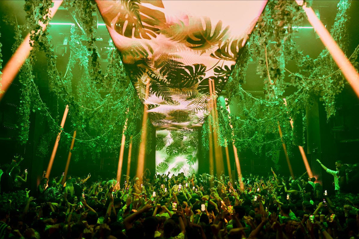 These old photos of empty German nightclubs are eerily familiar given ...